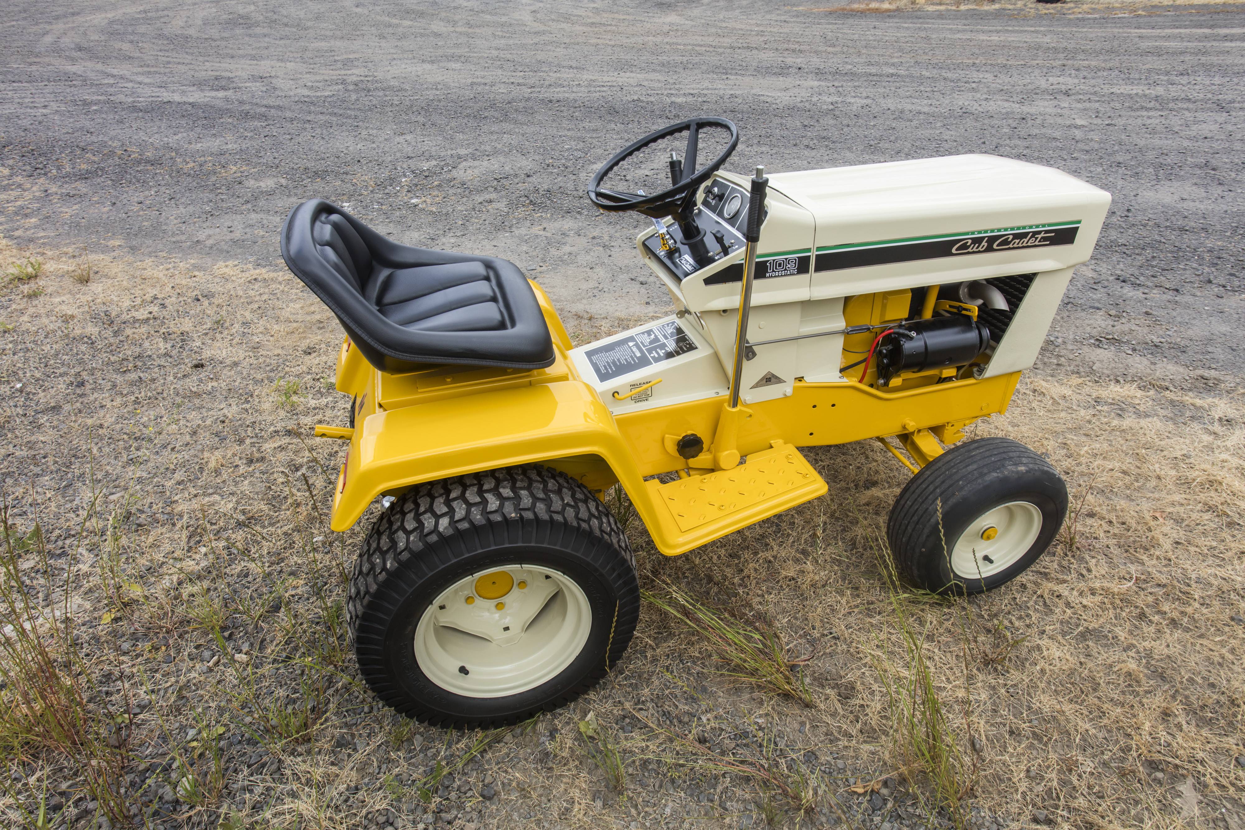 1971 International Harvester Cub Cadet 109 Lawn Tractor For Sale by Auction